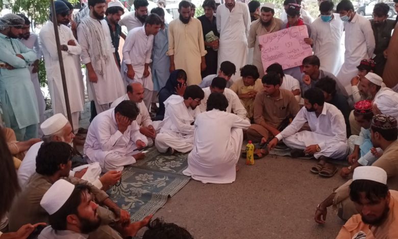 Bannu Protest Erupts Over Reduction in Police Vacancies, Candidates ...